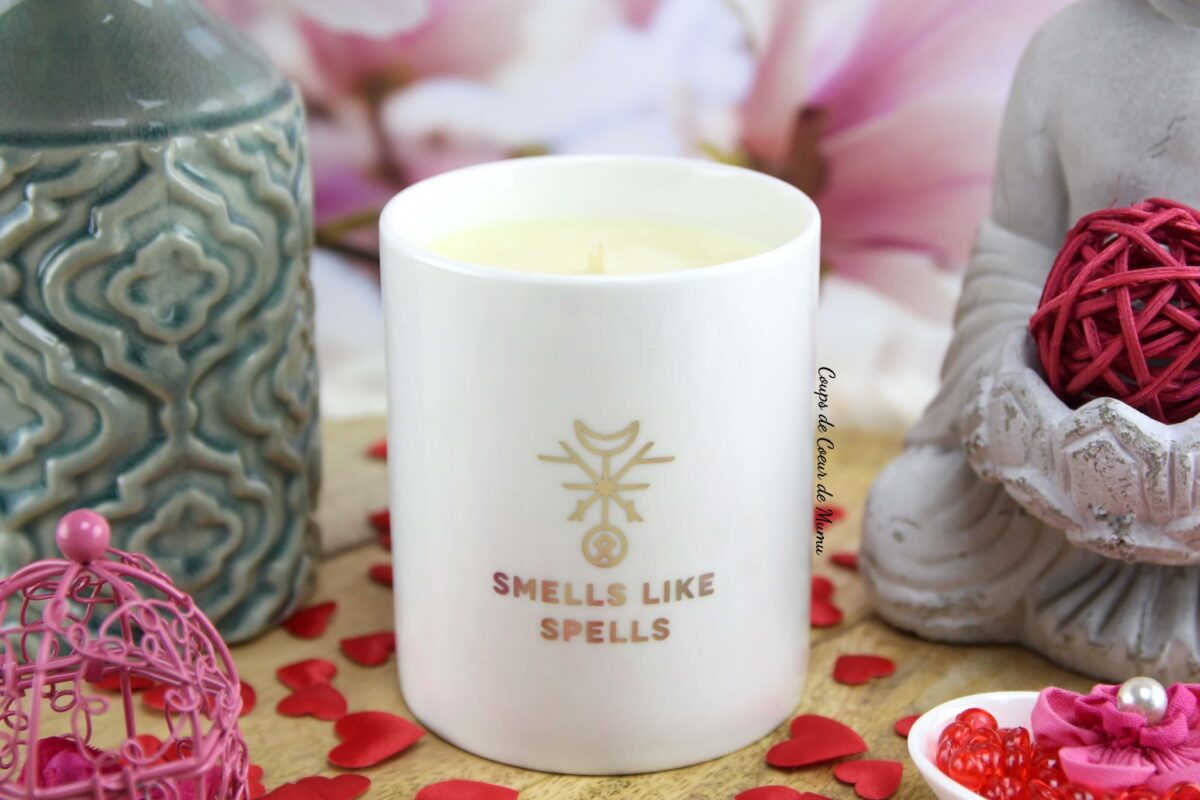 Les Bougies Naturelles Parfumées Smells like Spells pour une Saint ...